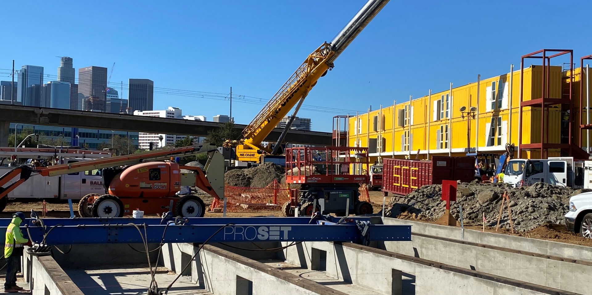 World of Modular preview: How setting differs for steel or wood modules