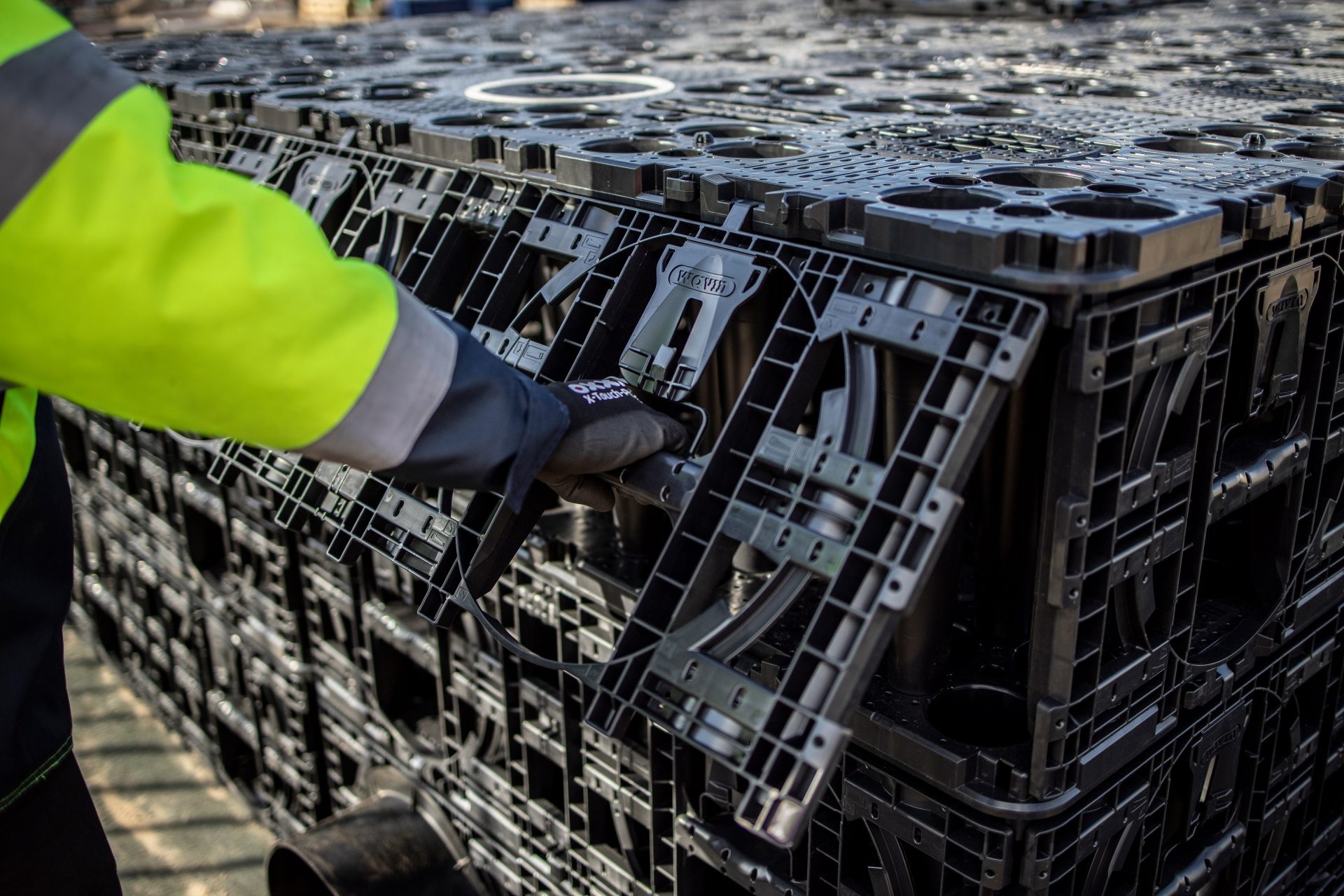 How innovative sustainable drainage systems (SuDS) can help cities keep ...